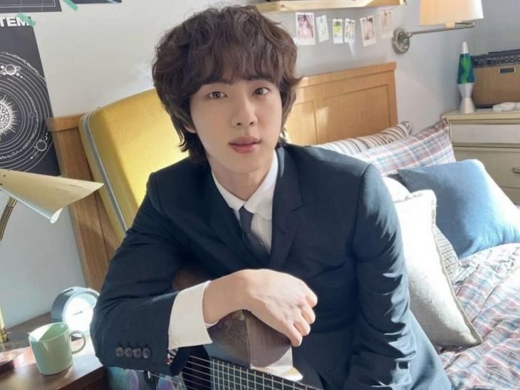 [bts News] 방탄소년단 진 ‘음색이 멋진 Bts 멤버 1위…맑고 섬세한 음색으로 솔로 활동도 활발하게 뷰어스