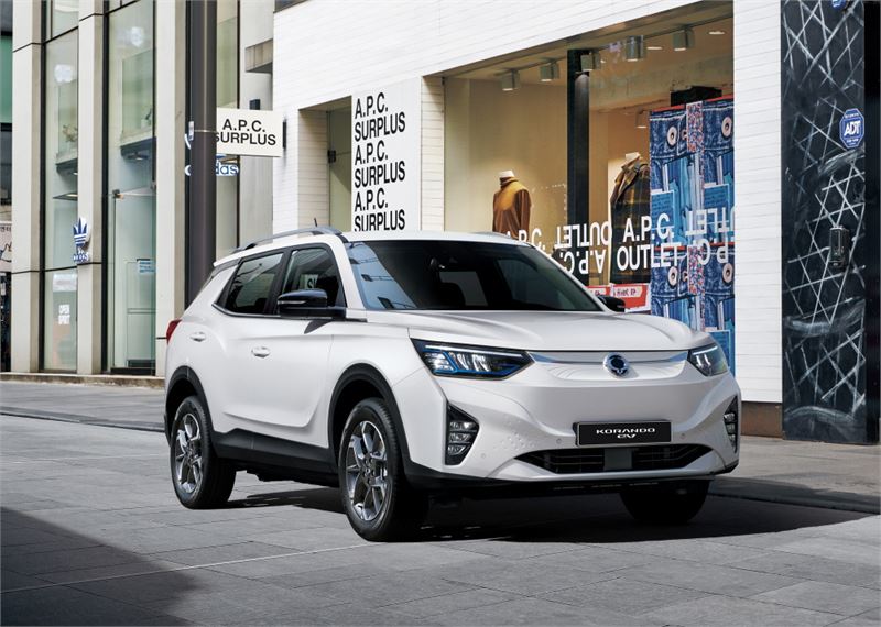 3000만원대 전기SUV…KG 모빌리티, '코란도 EV' 출격 | 뷰어스